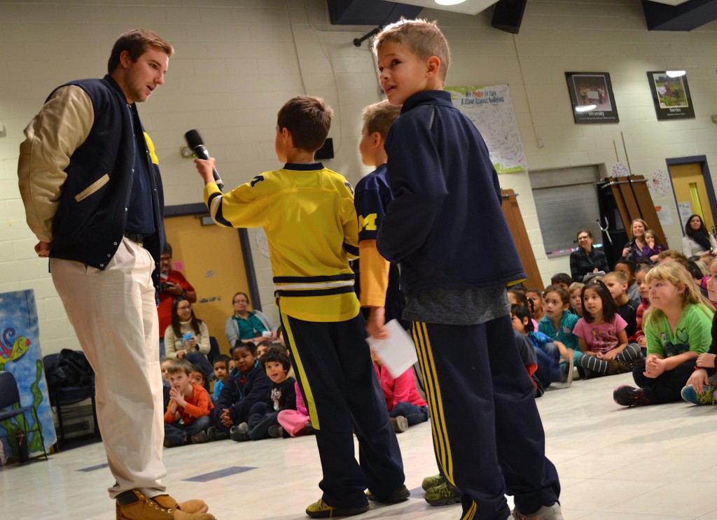 U-M baseball players wow Lakewood students – AAPS District News