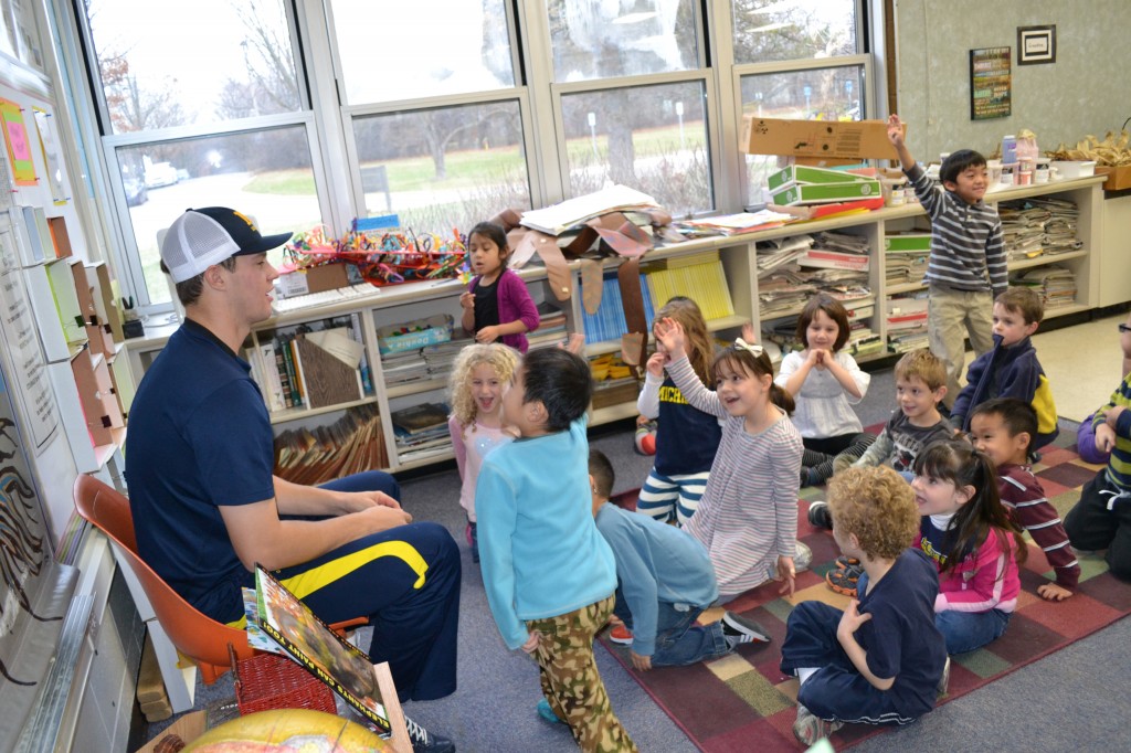 U-M baseball players wow Lakewood students – AAPS District News