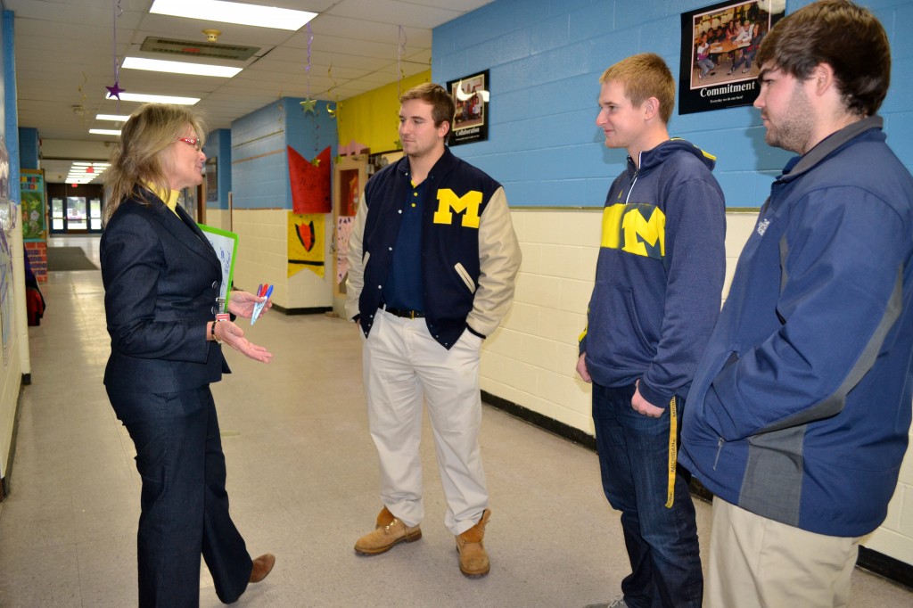 U-M baseball players wow Lakewood students – AAPS District News