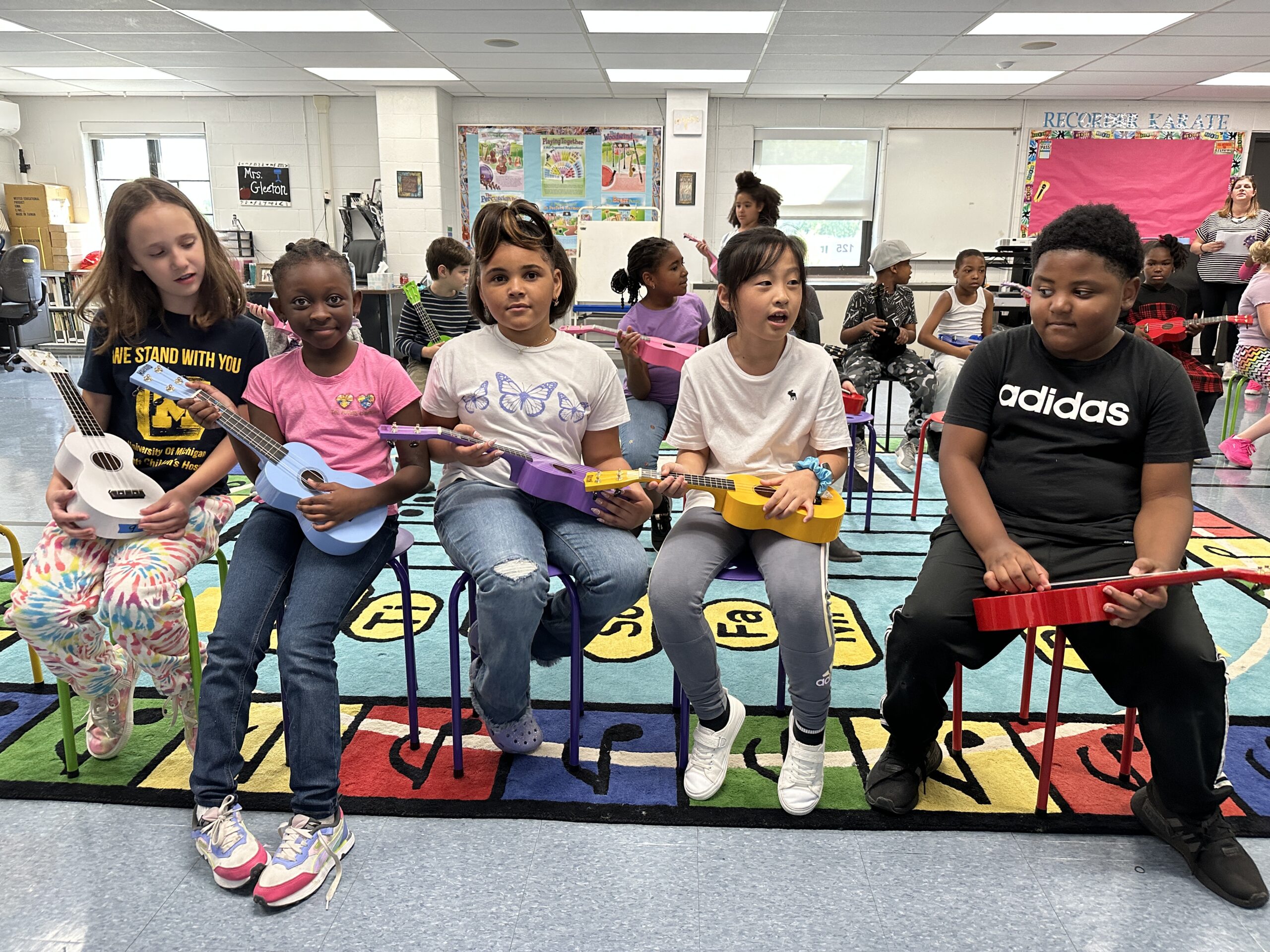Volunteer handyman builds ‘Rainbow Wall of Ukuleles’ to brighten music classes at Carpenter ...
