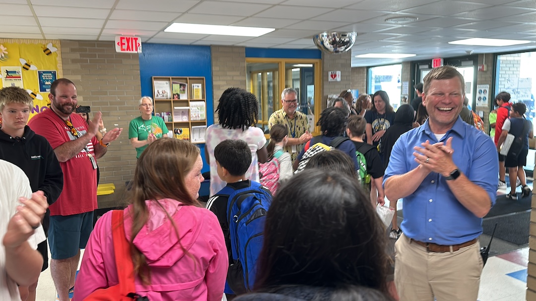 Video: On the last day of the 2023-24 school year, Mitchell Elementary holds a 5th grade clap ...