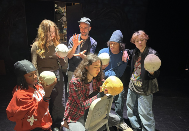 Pioneer students dig up new ways of seeing Hamlet – AAPS District News